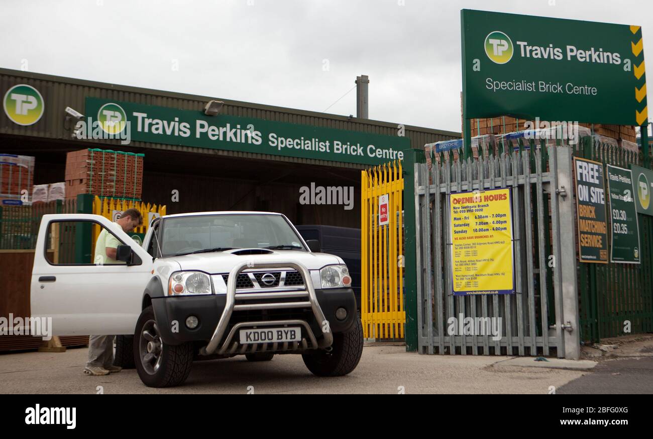 Travis Perkins Lorry High Resolution Stock Photography and Images - Alamy