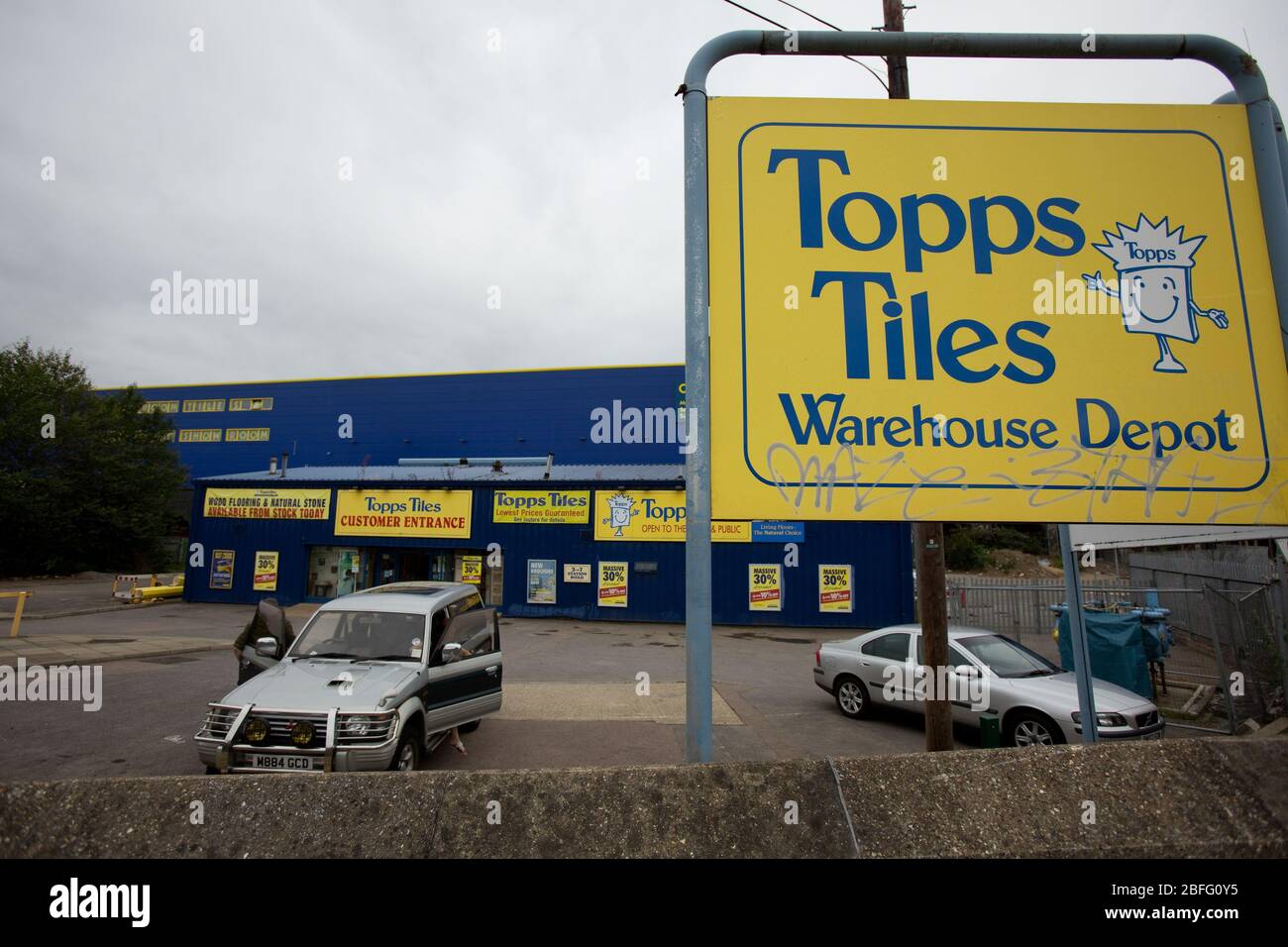 Topps tiles store hi-res stock photography and images - Alamy