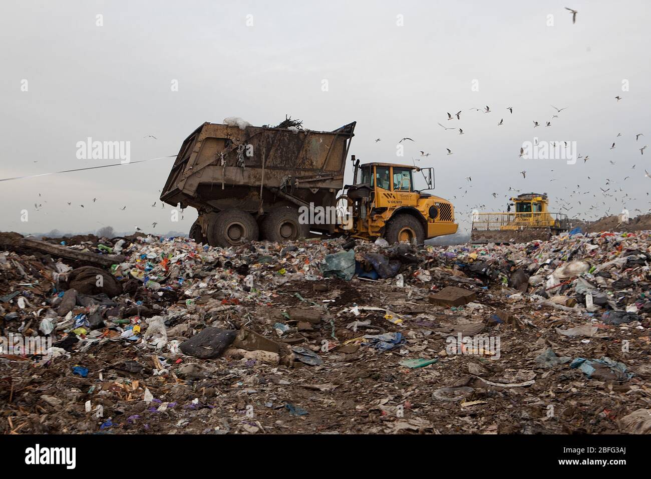 Rubbish lorry landfill hi-res stock photography and images - Alamy