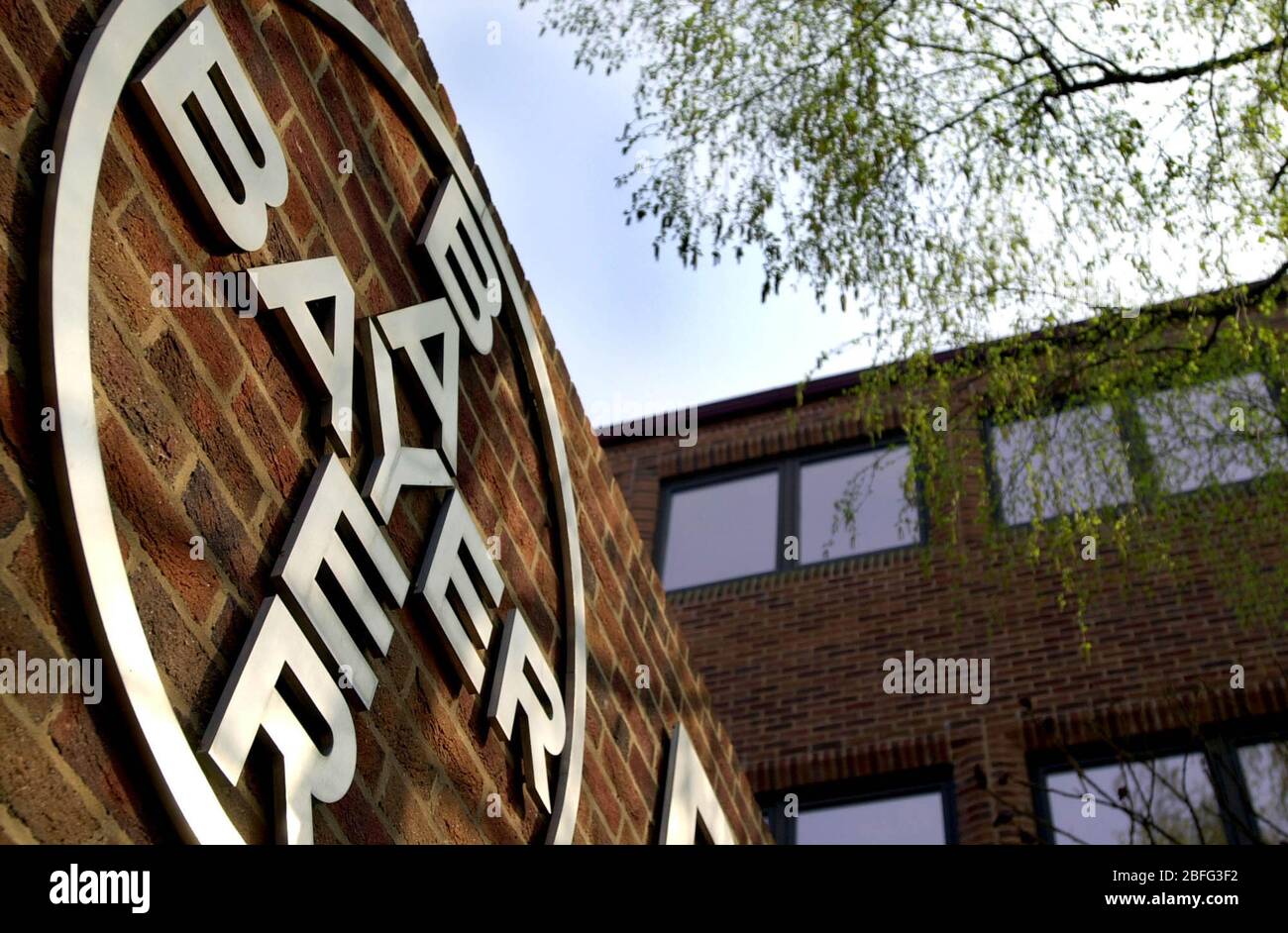 Office bulding exterior hi-res stock photography and images - Alamy