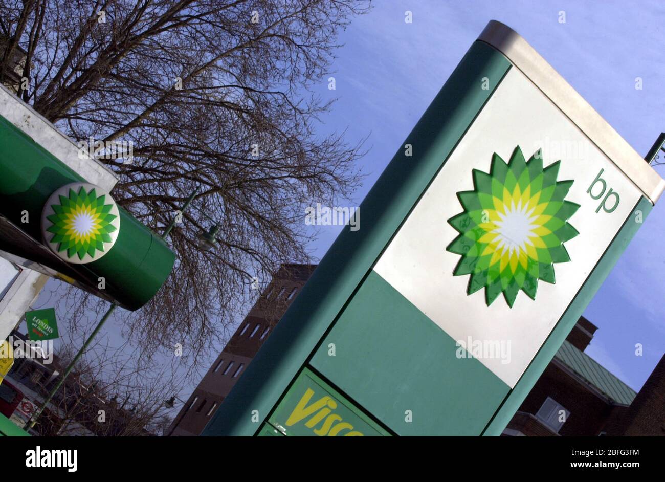 Bp filling station hi-res stock photography and images - Alamy