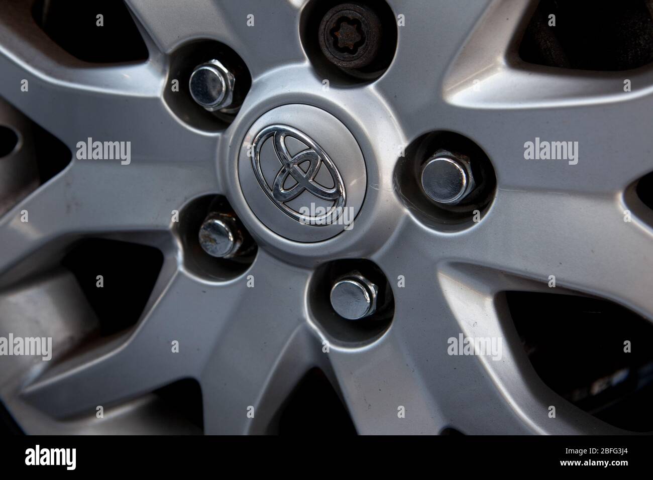 Toyota Prius Wheel Stock Photo - Alamy