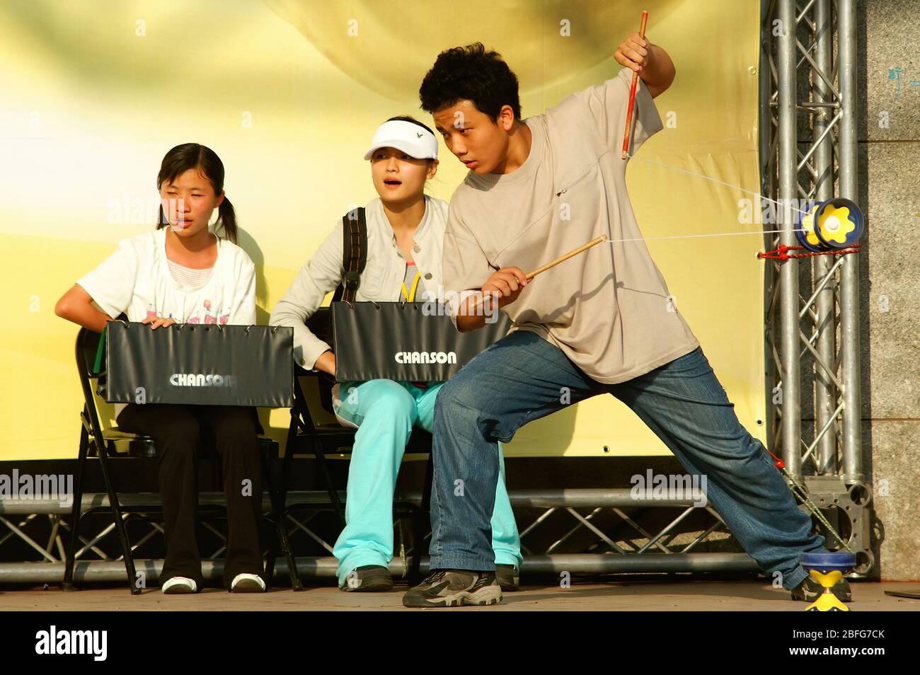 Taipei, APR 30, 2005 - Child peformance of the Super Diabolo ...