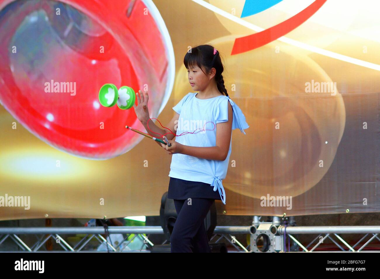 Taipei, APR 30, 2005 - Child peformance of the Super Diabolo ...