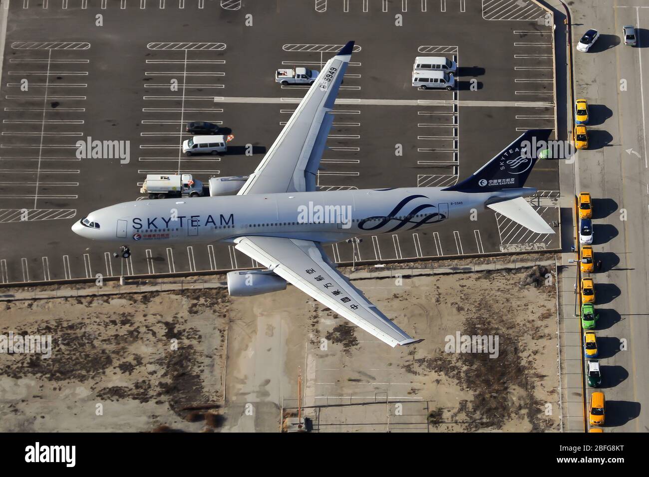 China eastern airlines los angeles hi-res stock photography and images - Alamy