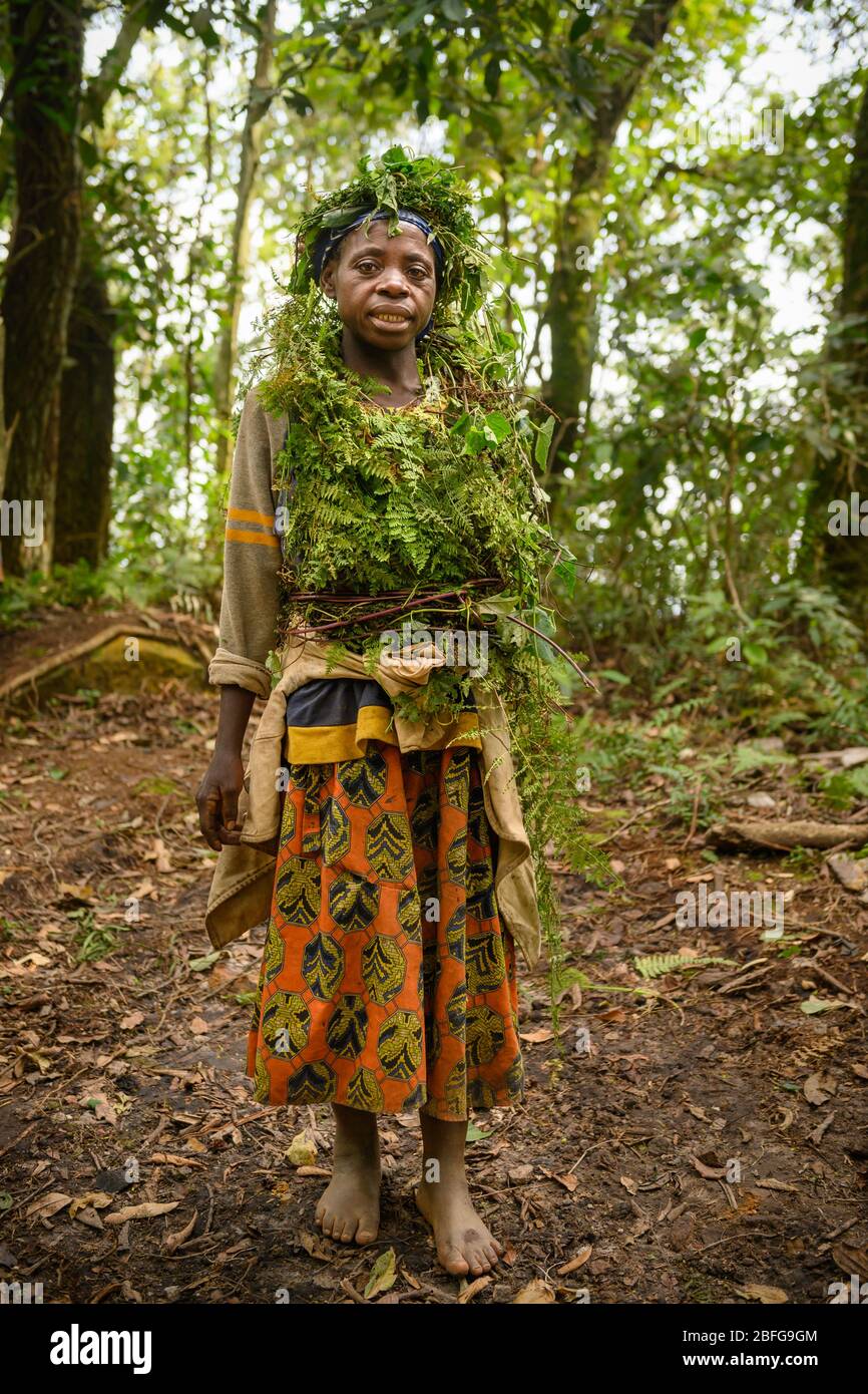 Uganda pygmies hi-res stock photography and images - Alamy