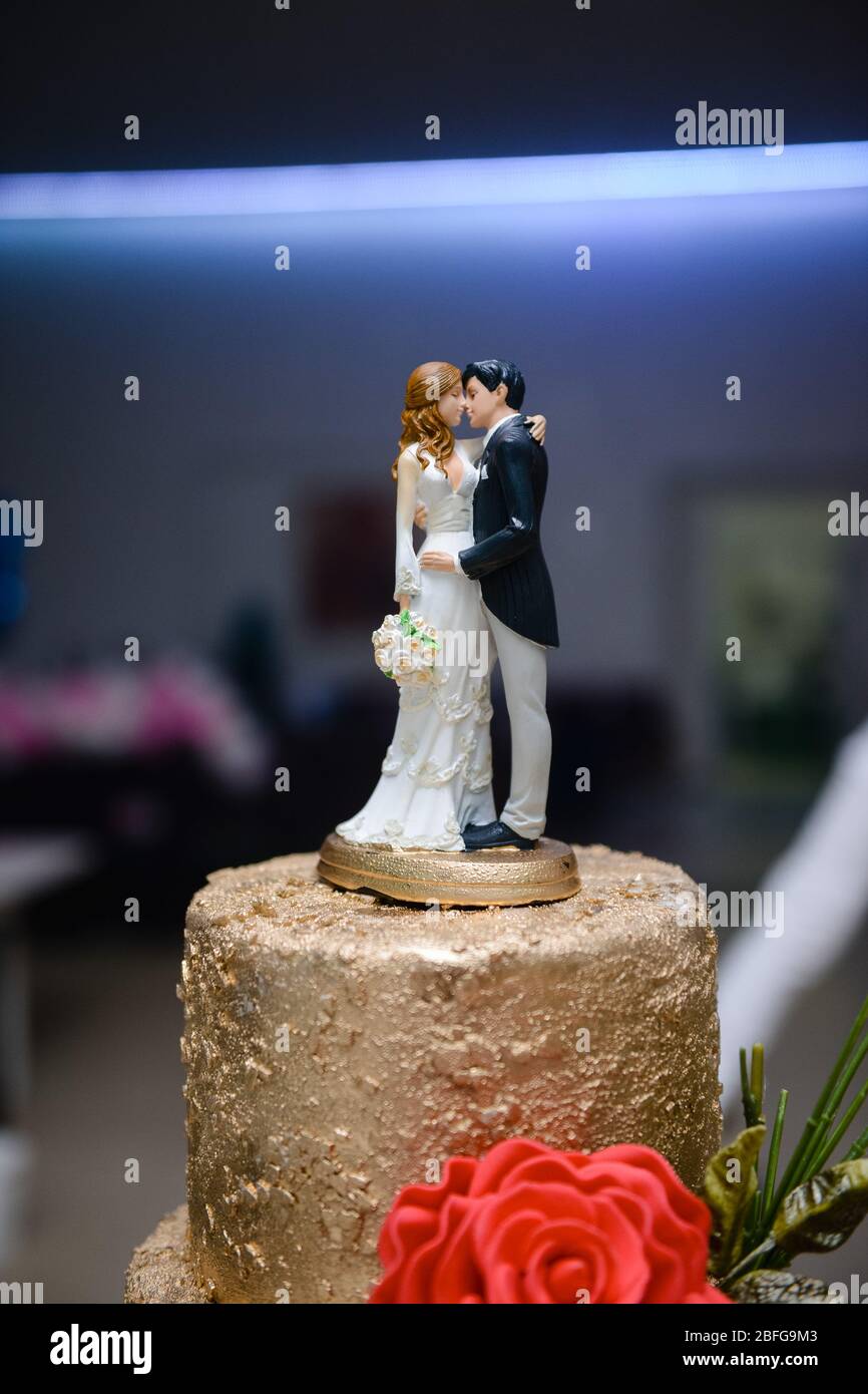 A beautiful big cake for a special event. Sweet table for special party ...