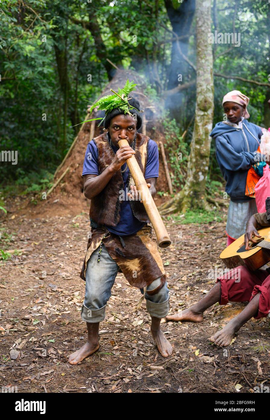 Uganda pygmies hi-res stock photography and images - Alamy