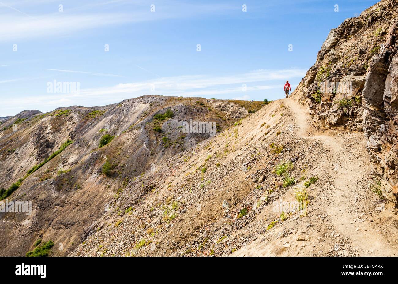Hillside cut away hi-res stock photography and images - Alamy