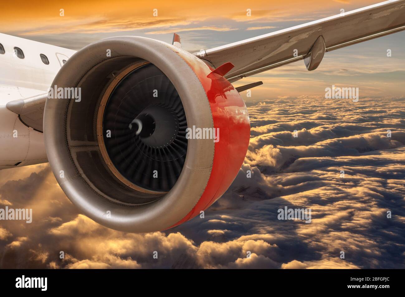 Flying the wing hi-res stock photography and images - Alamy