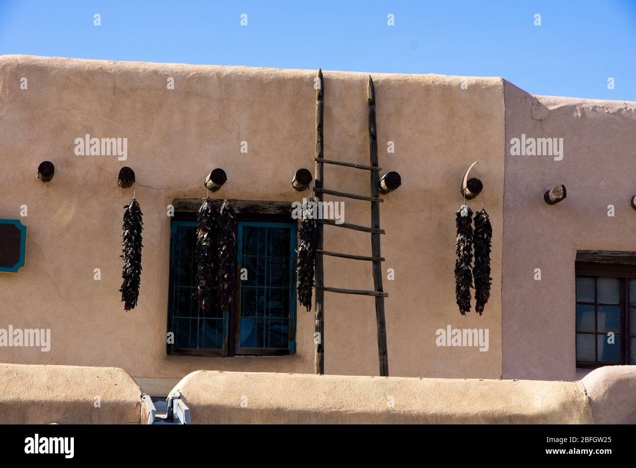 Traditional building in Taos NM Stock Photo - Alamy