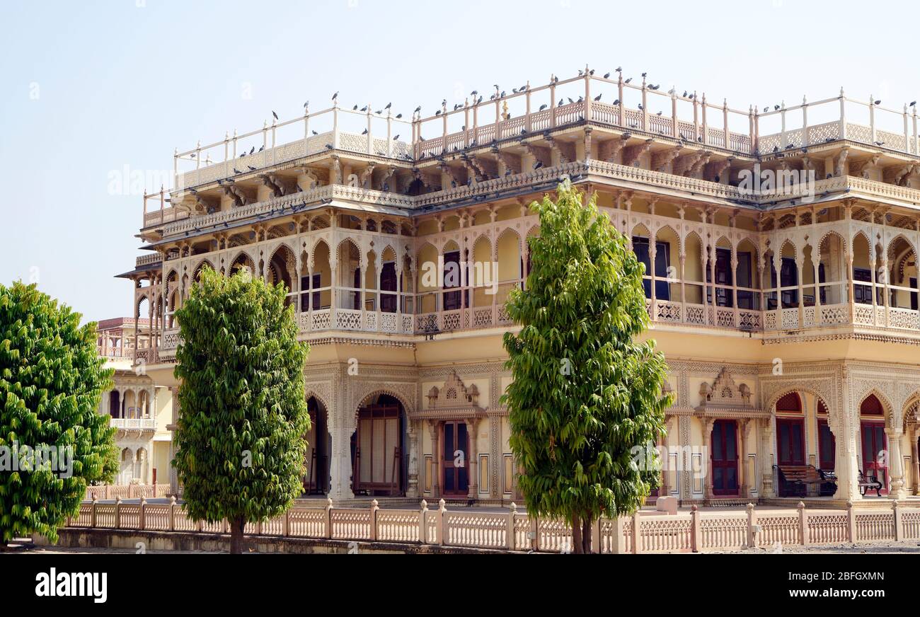 Dome indian architectural building hi-res stock photography and images ...