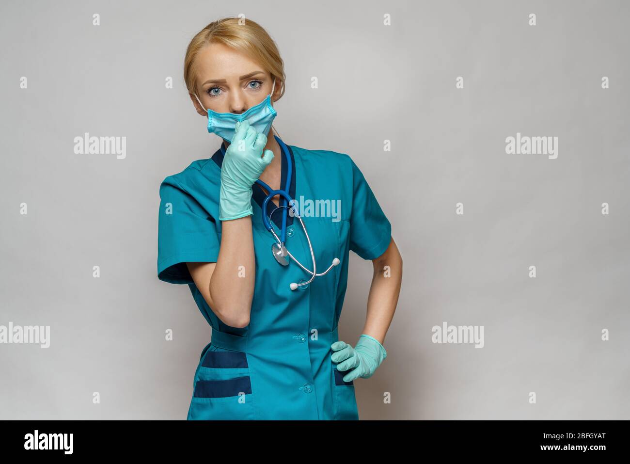 Doctor nurse sad hi-res stock photography and images - Alamy