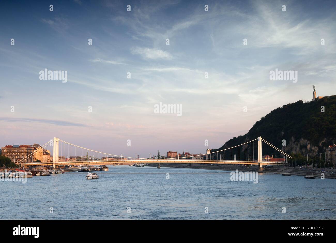Elizabeth bridge budapest hi-res stock photography and images - Alamy