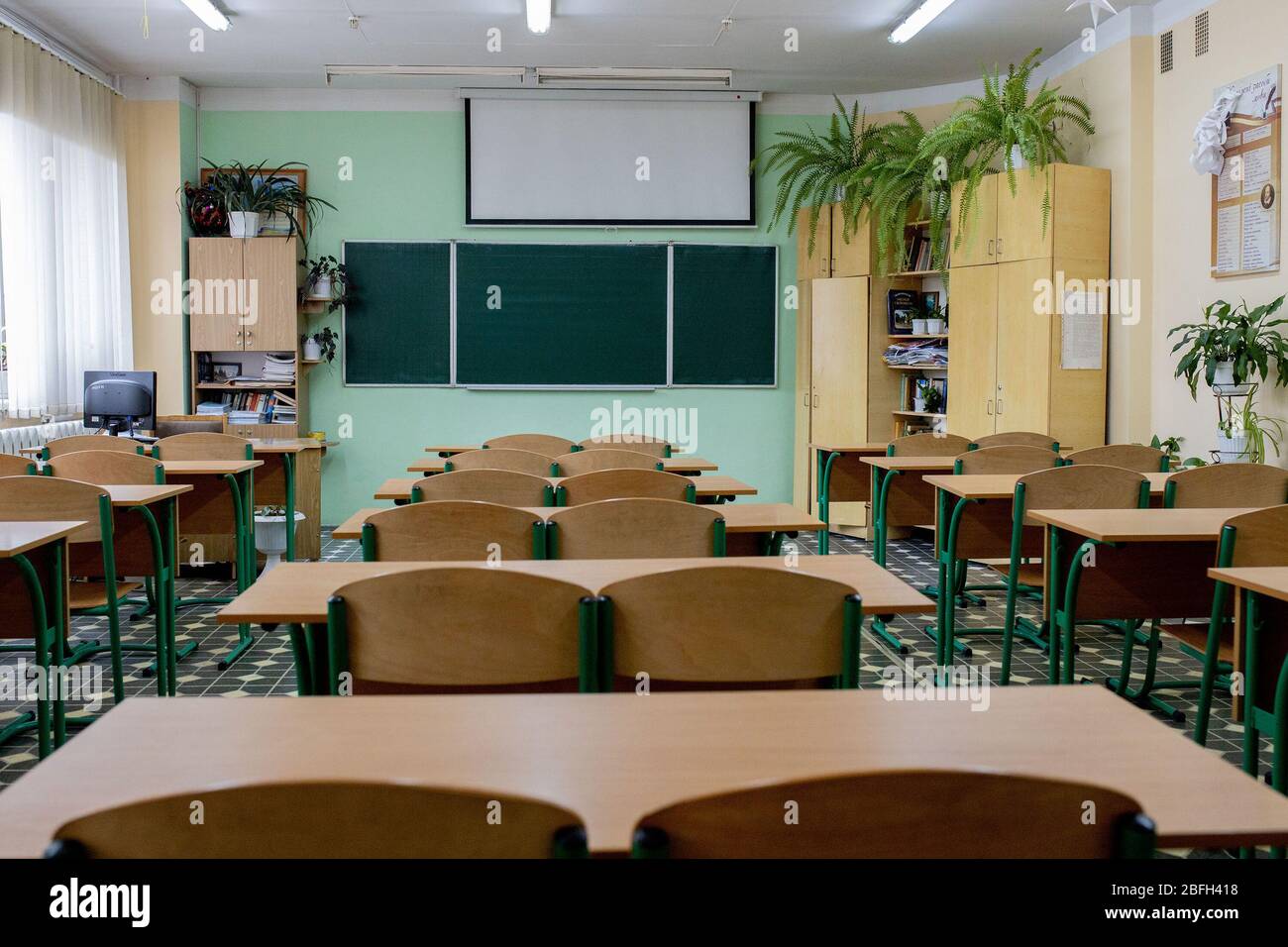 Old class desk without chair hi-res stock photography and images - Alamy