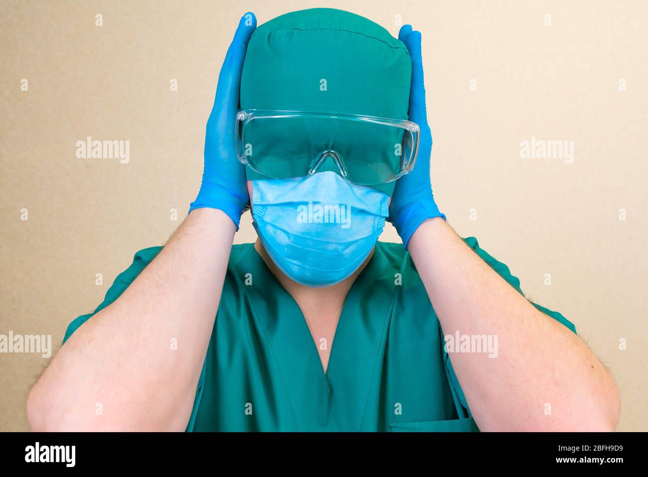 Under mask hi-res stock photography and images - Alamy