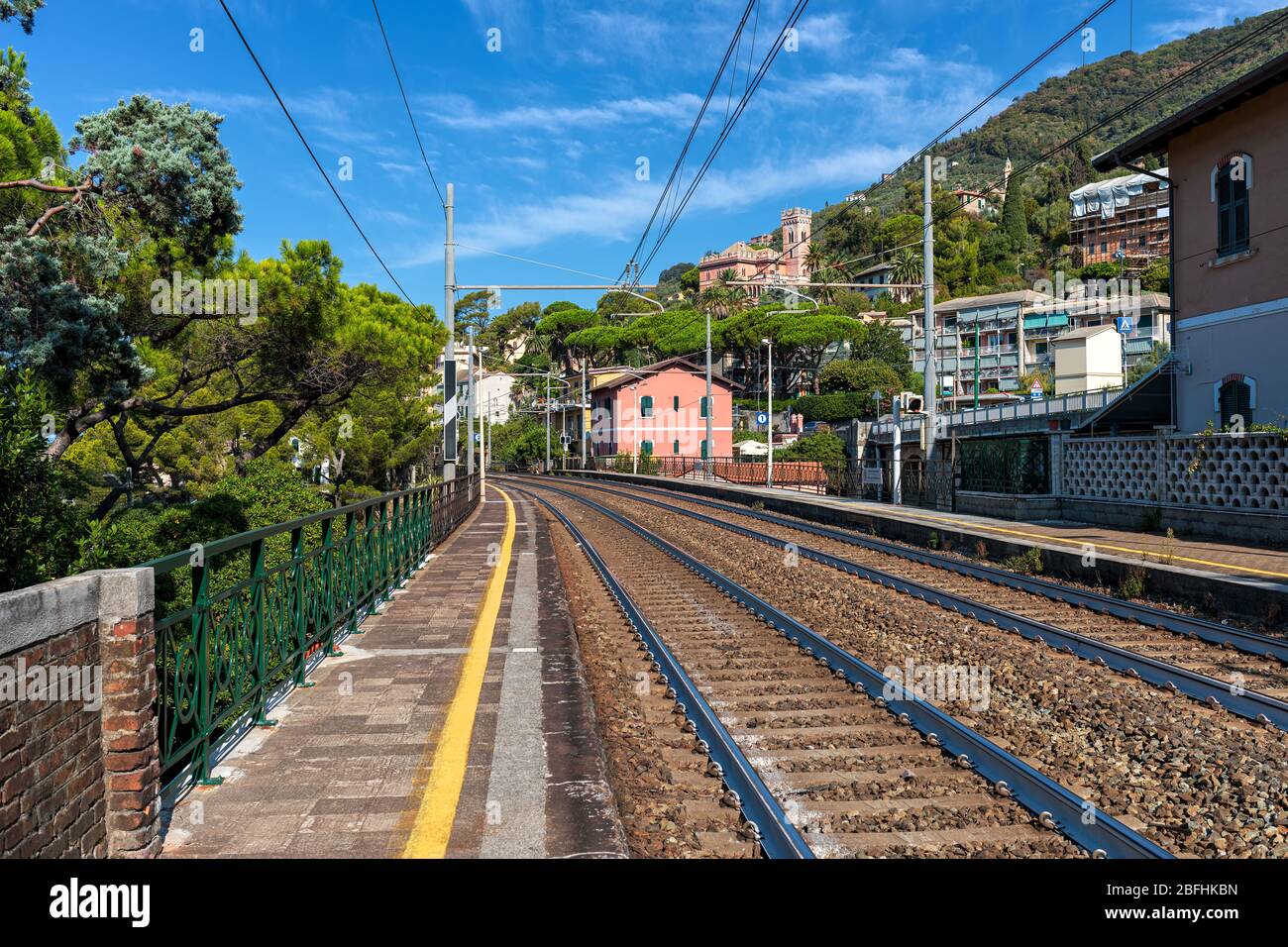 Small town railroad station hi-res stock photography and images - Alamy