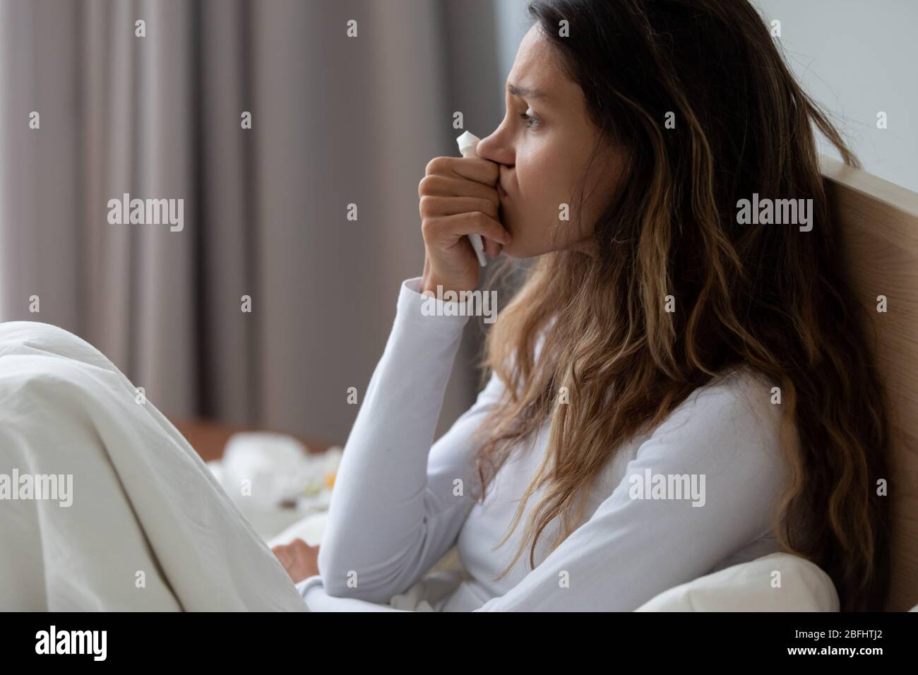 Tissue crying hi-res stock photography and images - Alamy