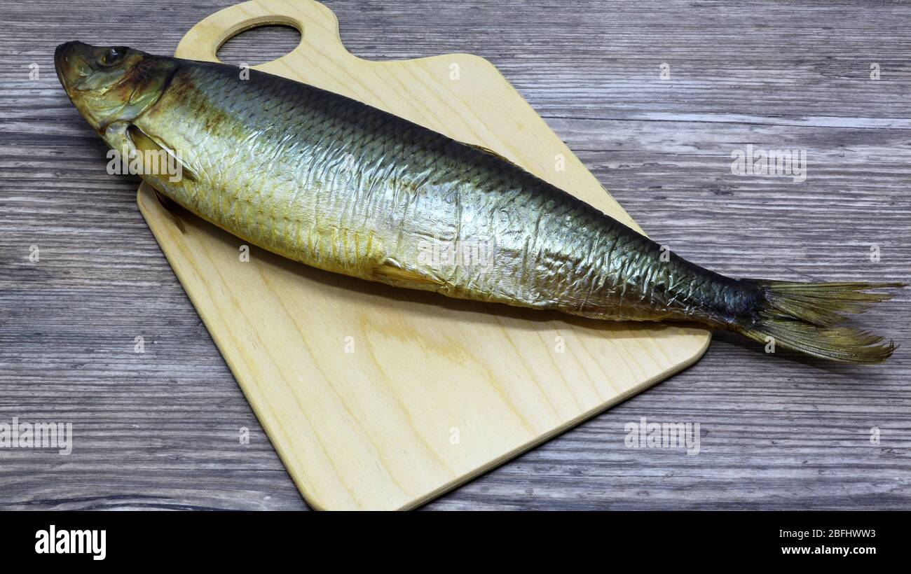 Cutting head of fish hi-res stock photography and images - Alamy