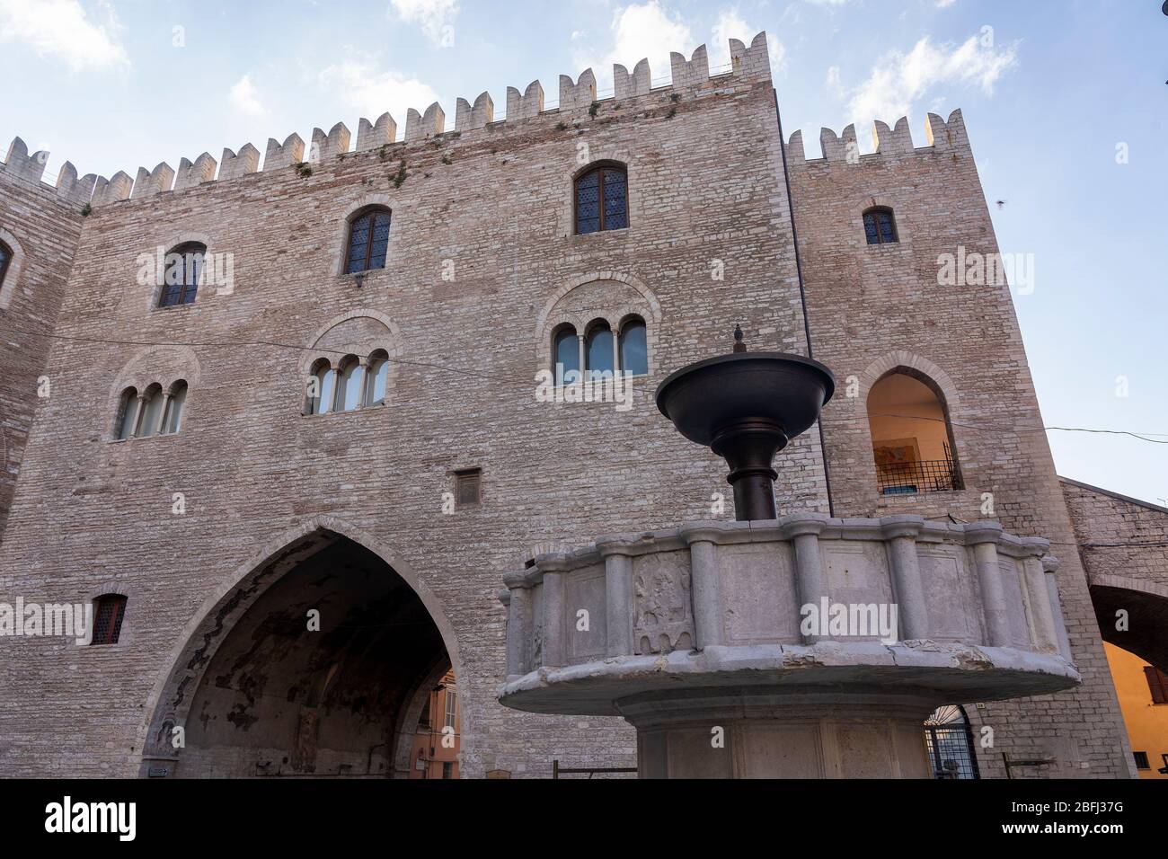 Fabriano piazza del comune hi-res stock photography and images - Alamy