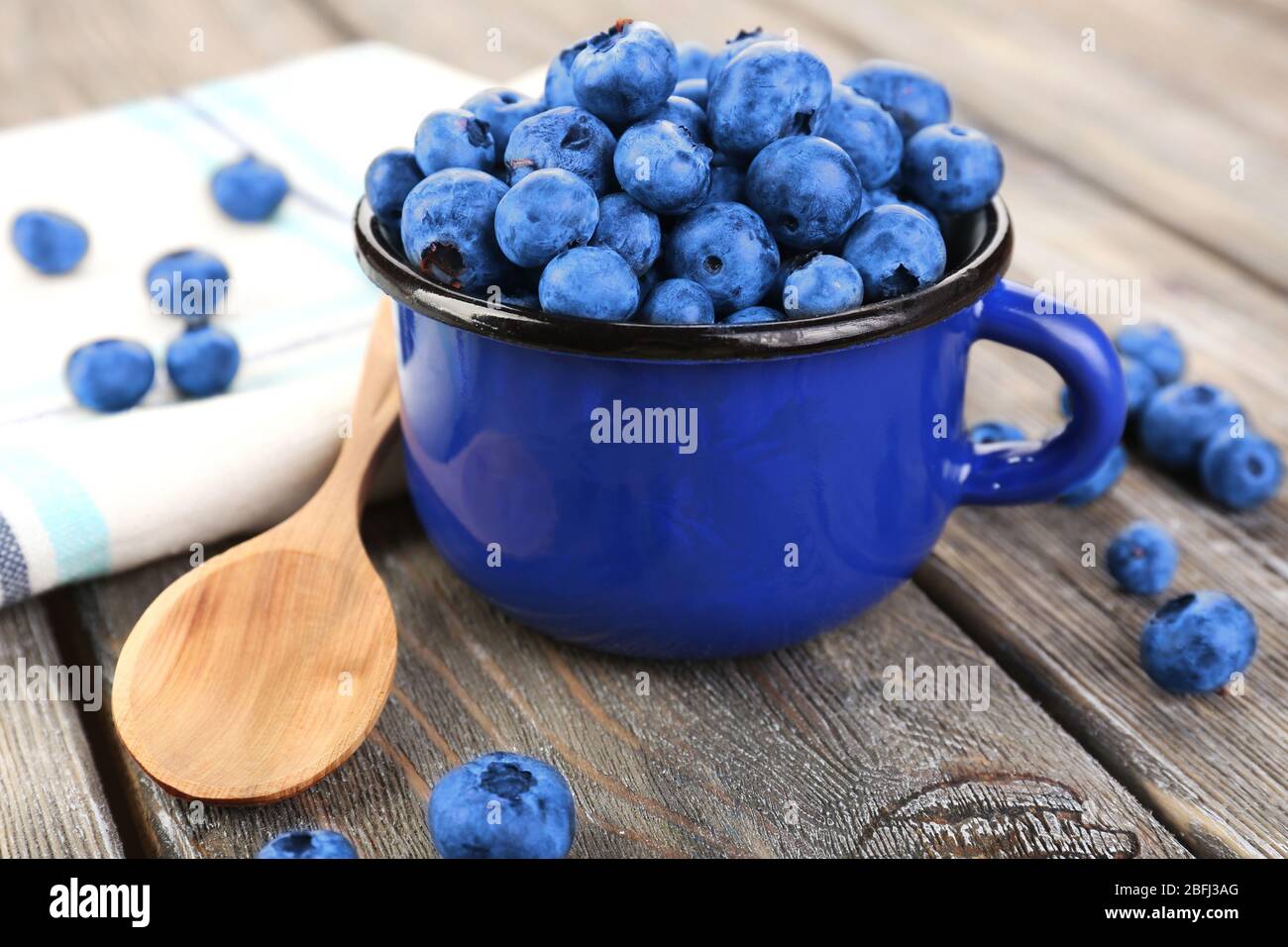 Fresh blueberries on wooden table Stock Photo - Alamy