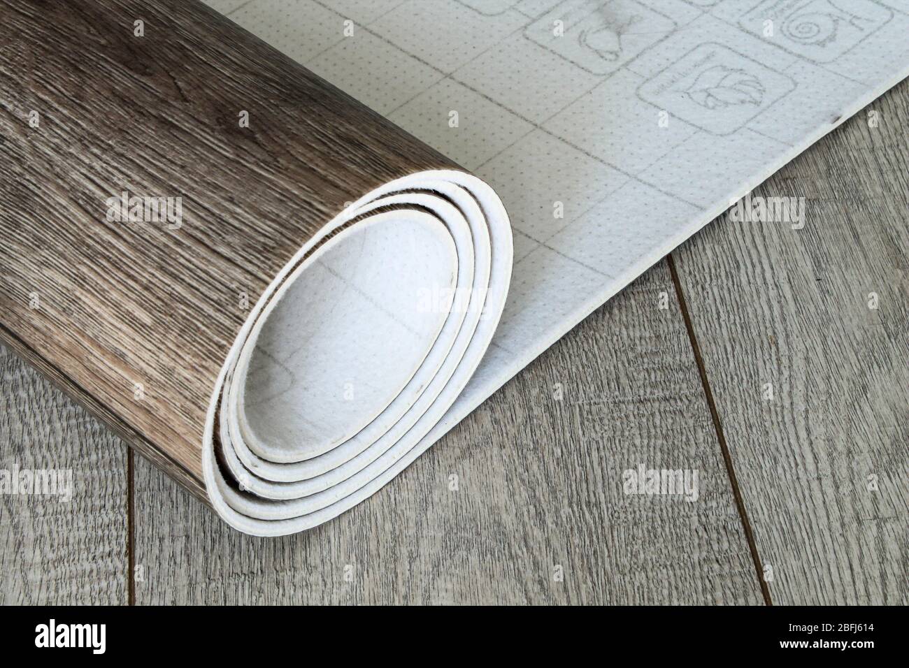 Roll of linoleum with a wood texture. Types of floor coverings Stock ...