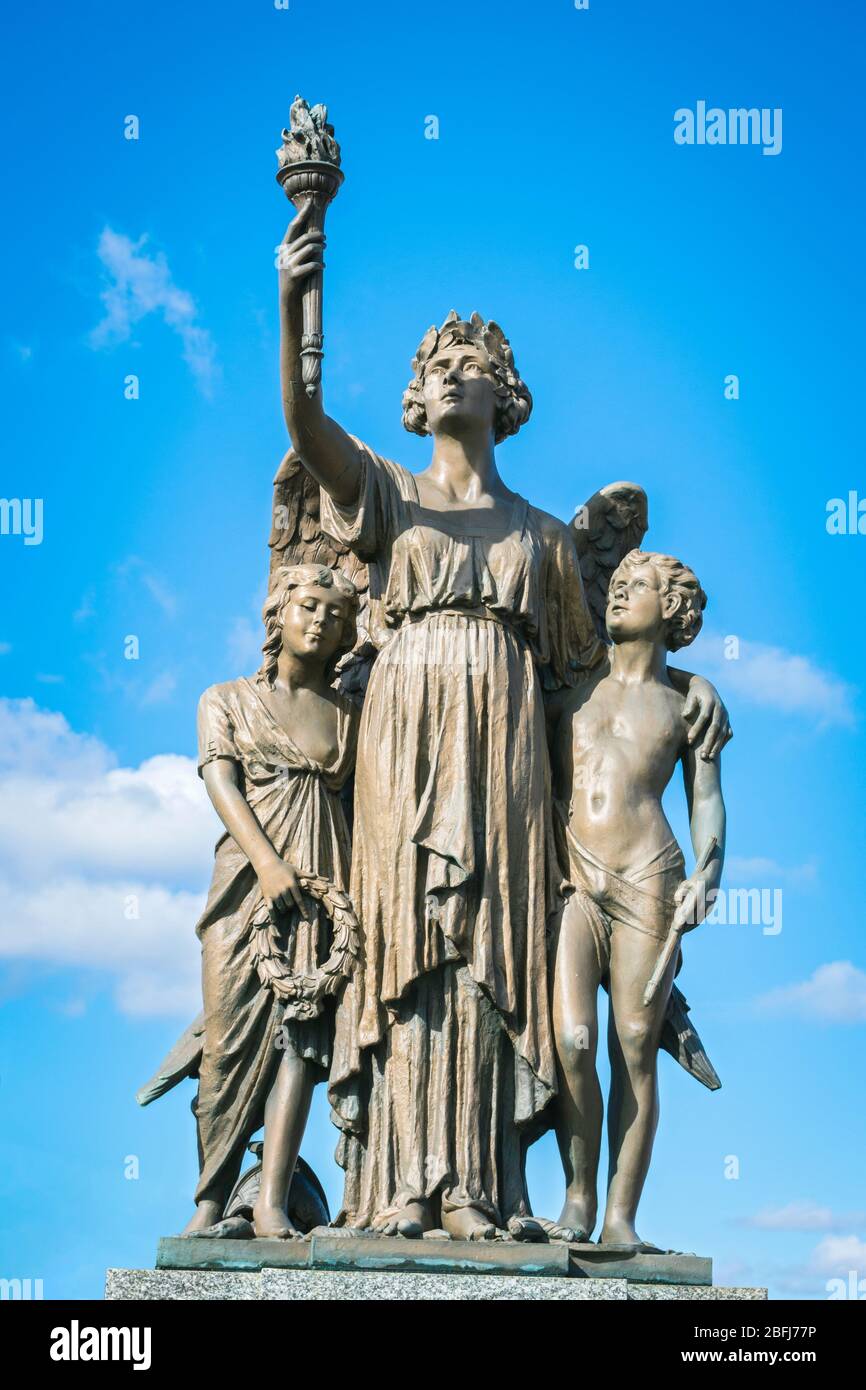 The Manchester Post Office Peace Memorial, by sculptor John Ashton ...