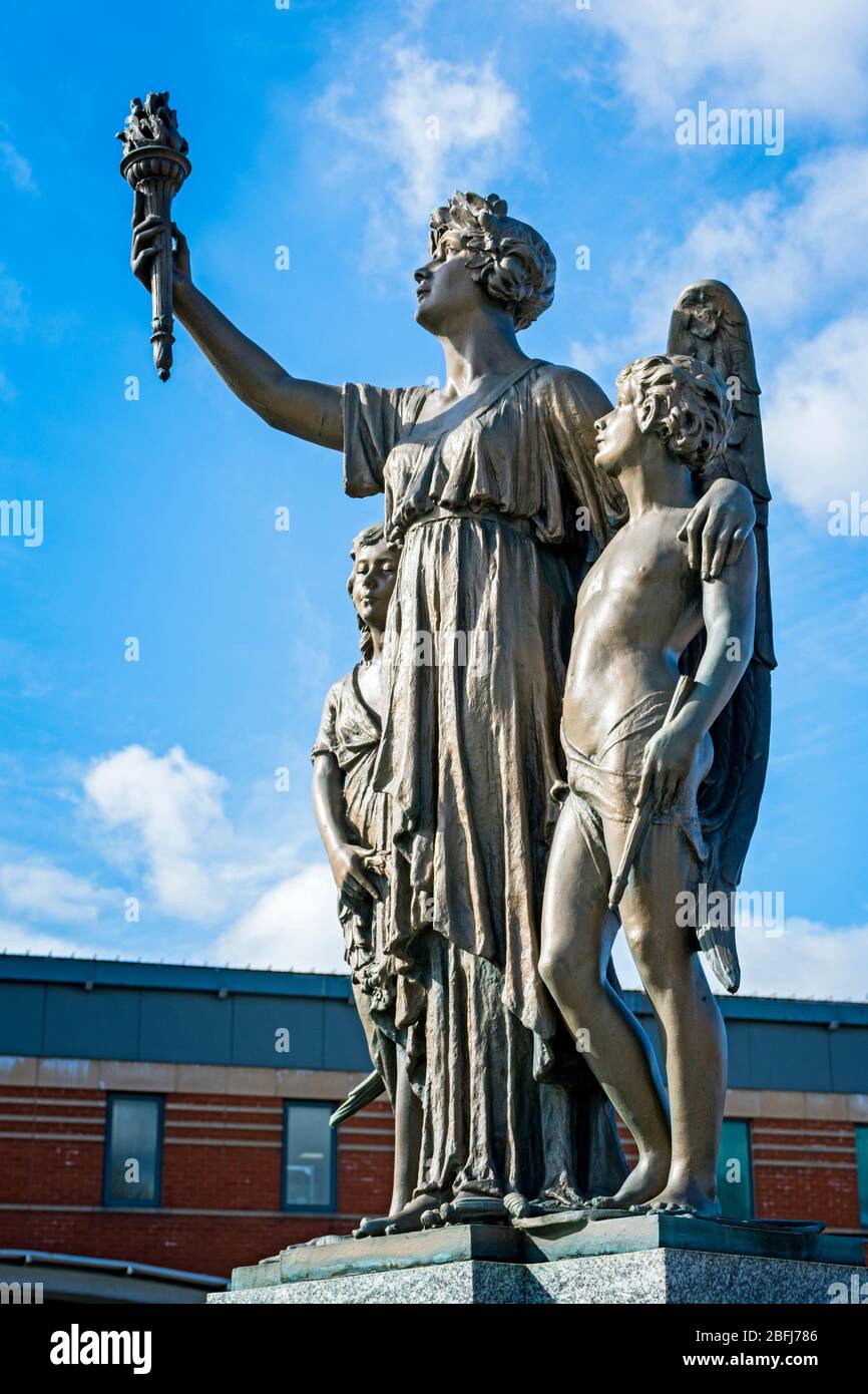 The Manchester Post Office Peace Memorial, by sculptor John Ashton ...