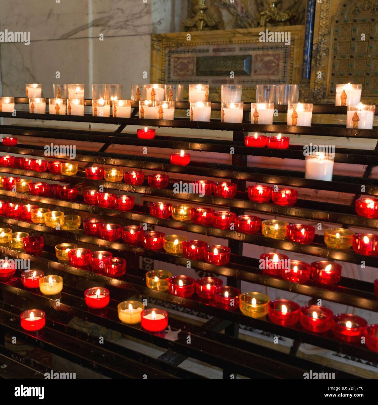 Votive candle rack hi-res stock photography and images - Alamy