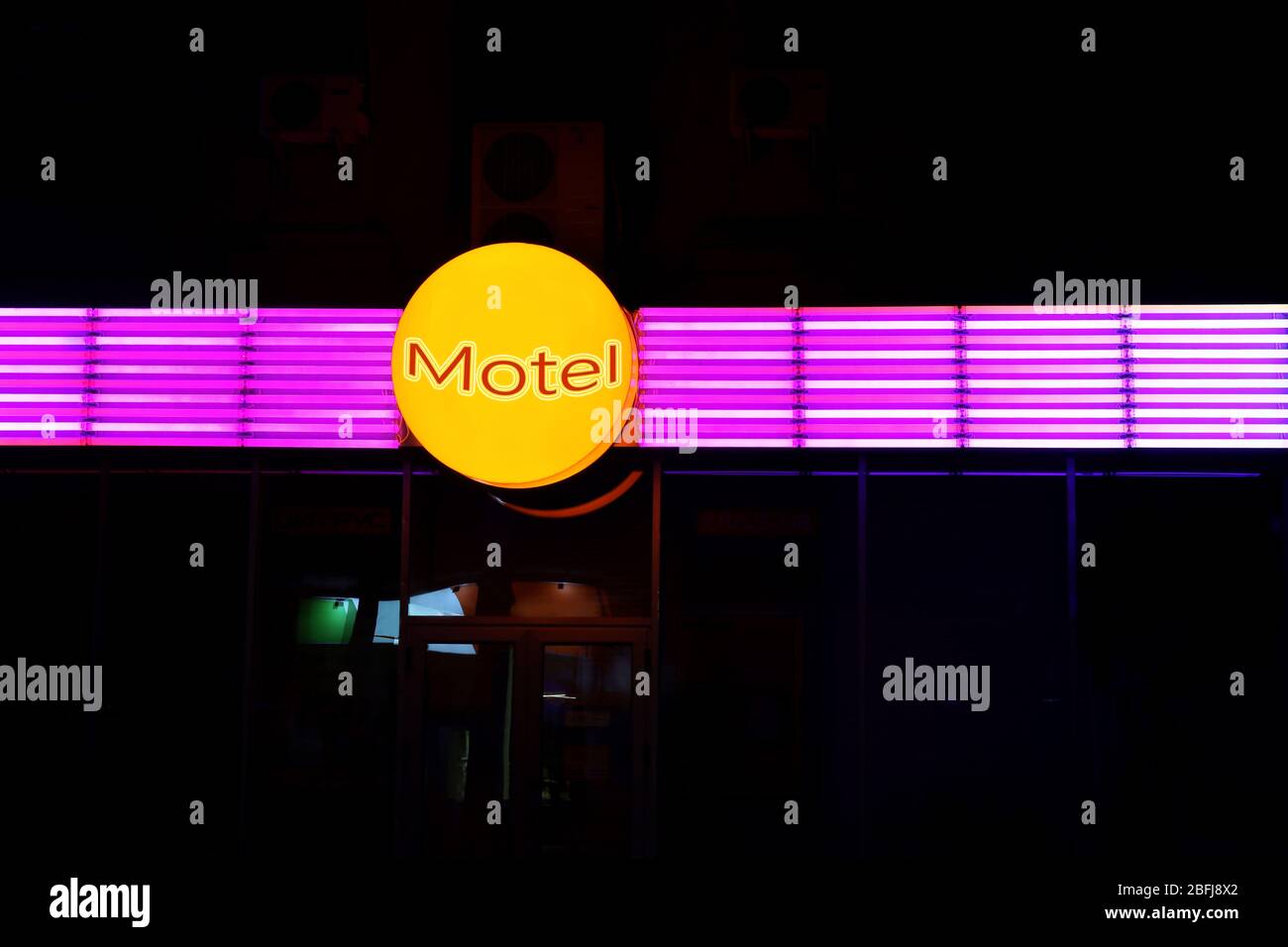 Motel room door night hi-res stock photography and images - Alamy