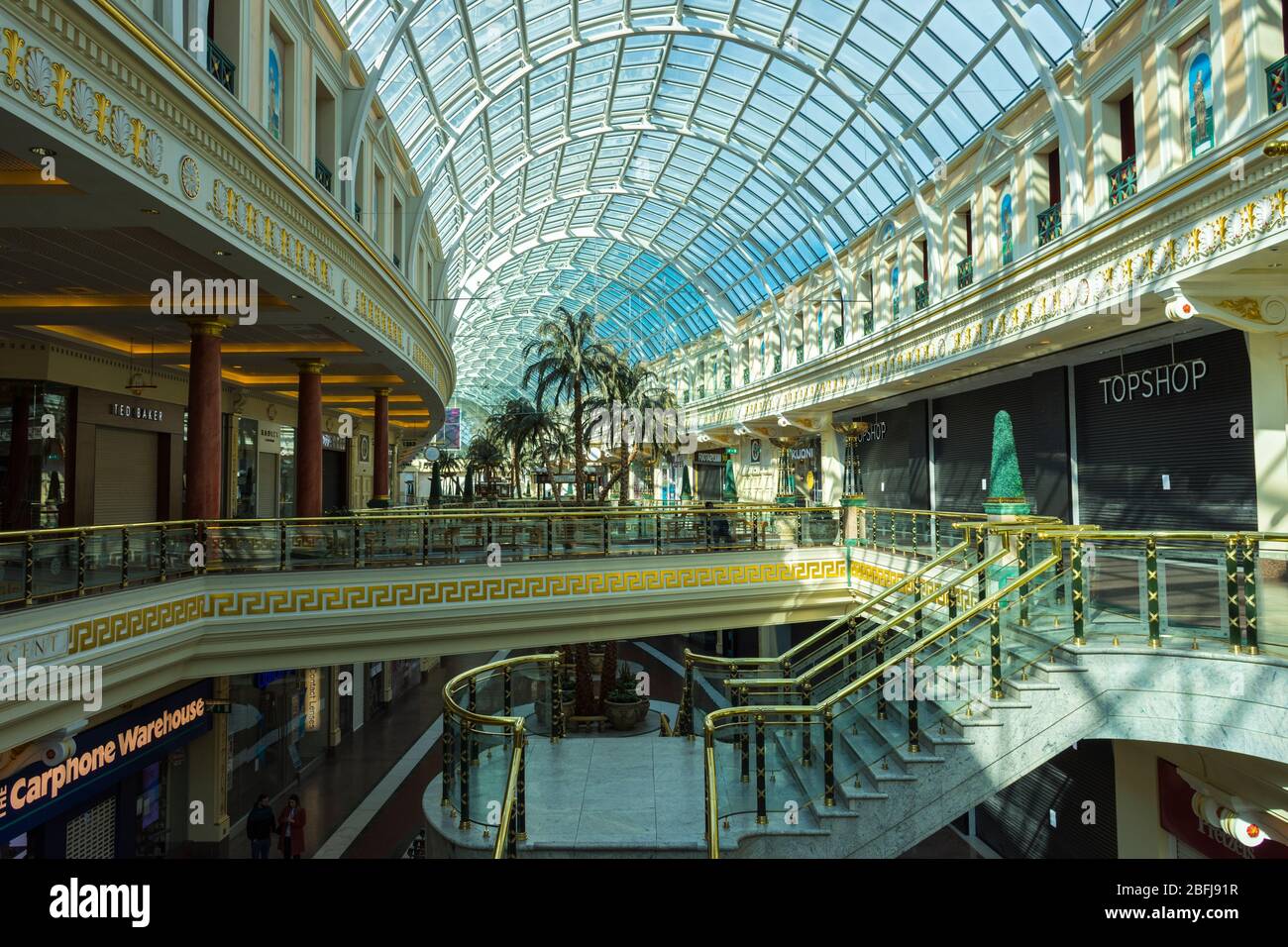 Steps centre hi-res stock photography and images - Alamy