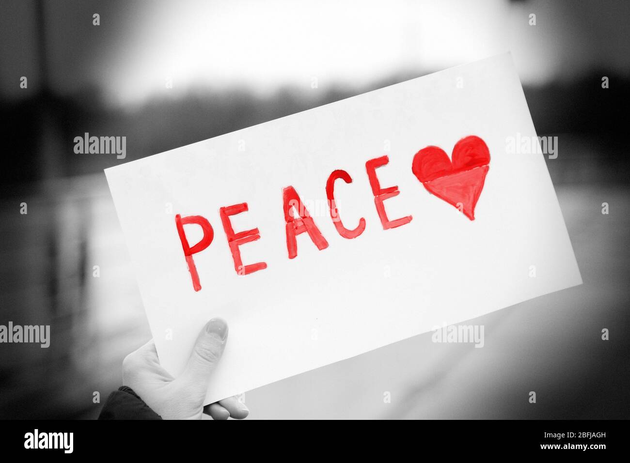 Hand holding paper with Peace of heart Stock Photo - Alamy
