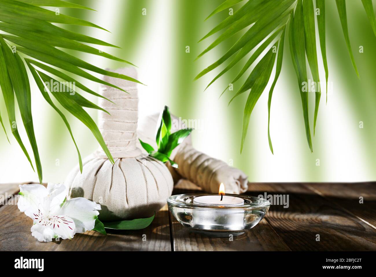 Compress table hi-res stock photography and images - Alamy