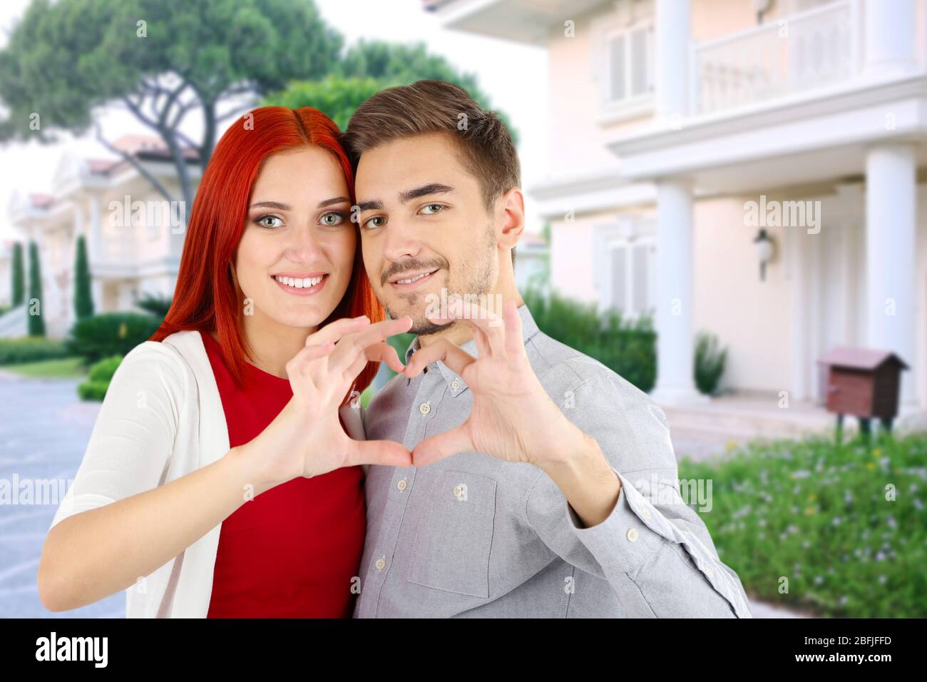 Couple home entrance arms hi-res stock photography and images - Alamy