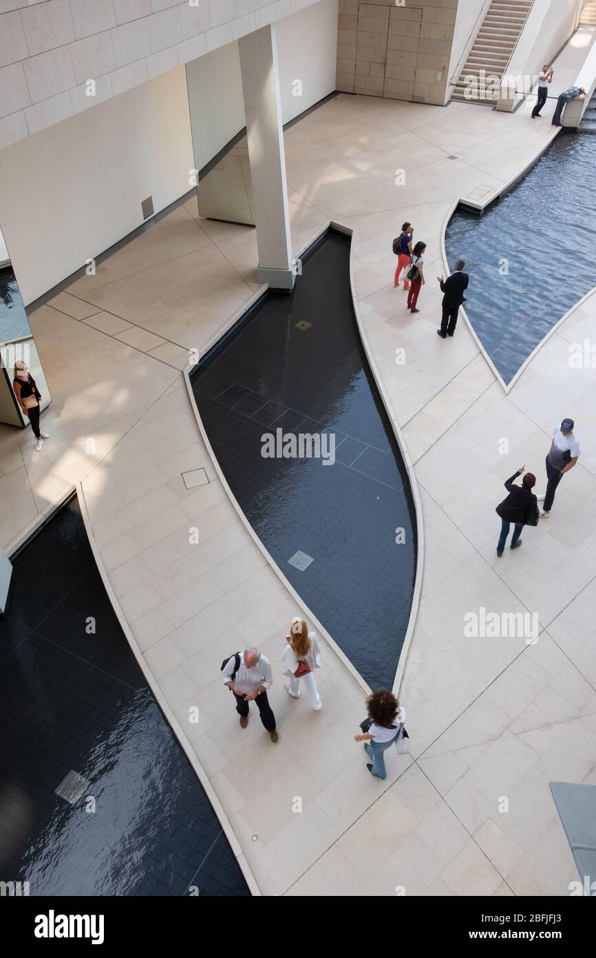Louis Vuitton Foundation, Paris Stock Photo - Alamy