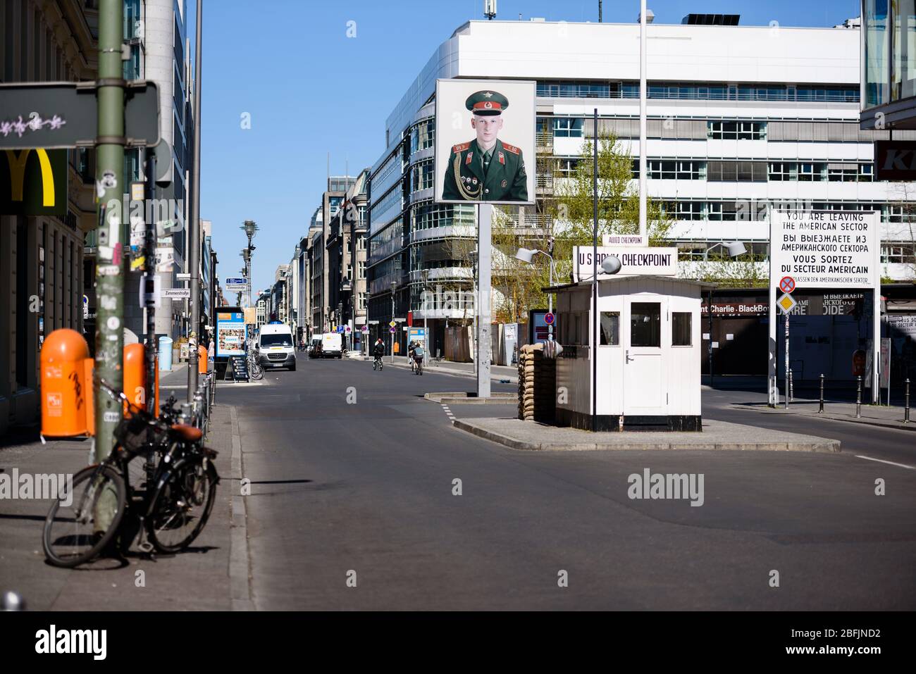 Crowded conditions hi-res stock photography and images - Alamy