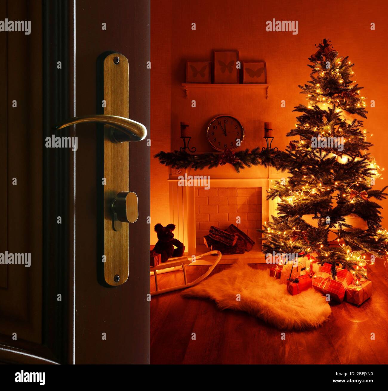Open door with decorated Christmas tree in room Stock Photo - Alamy