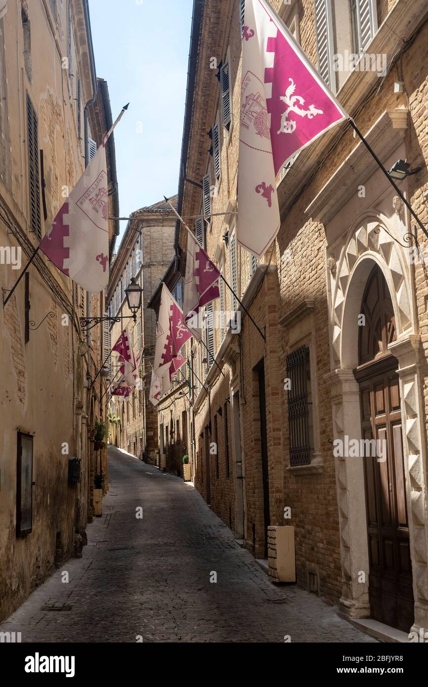 Treia, Macerata, Marches, Italy: a street of the historic town Stock ...