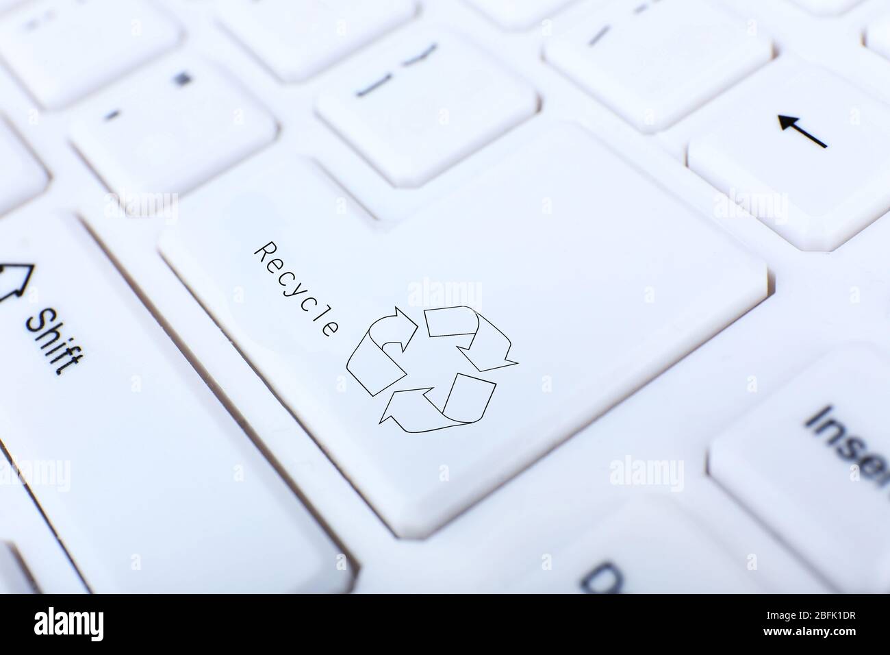 Recycle concept, close up of keyboard, recycle button Stock Photo - Alamy
