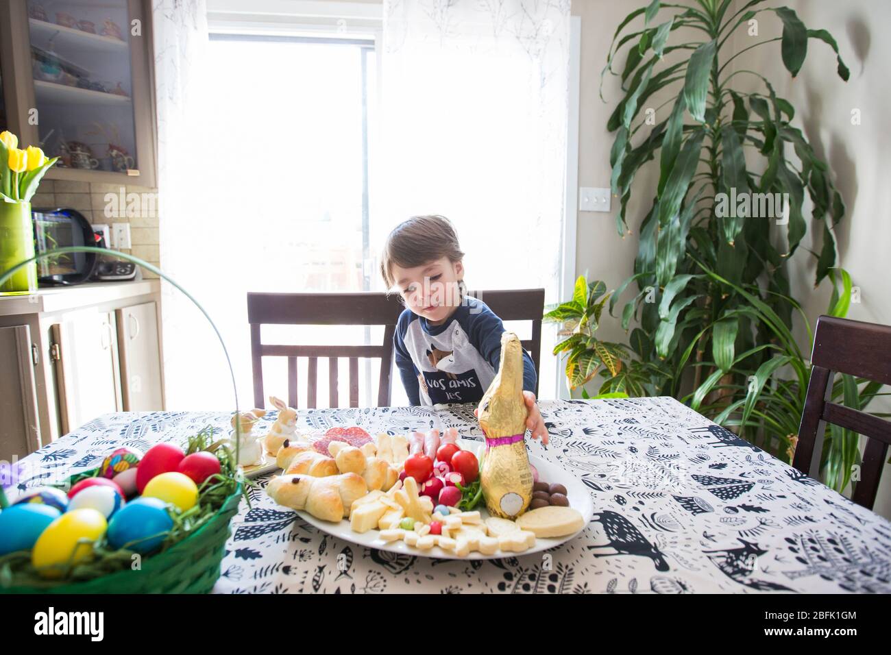 traditional Romanian orthodox Easter table Stock Photo - Alamy