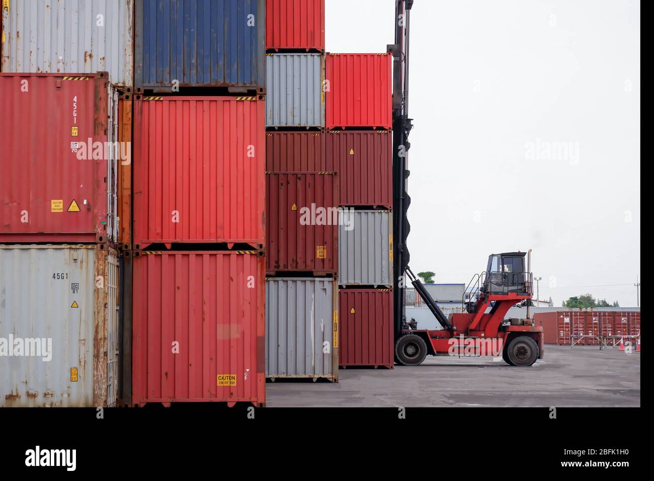 Shipment handlers hi-res stock photography and images - Alamy