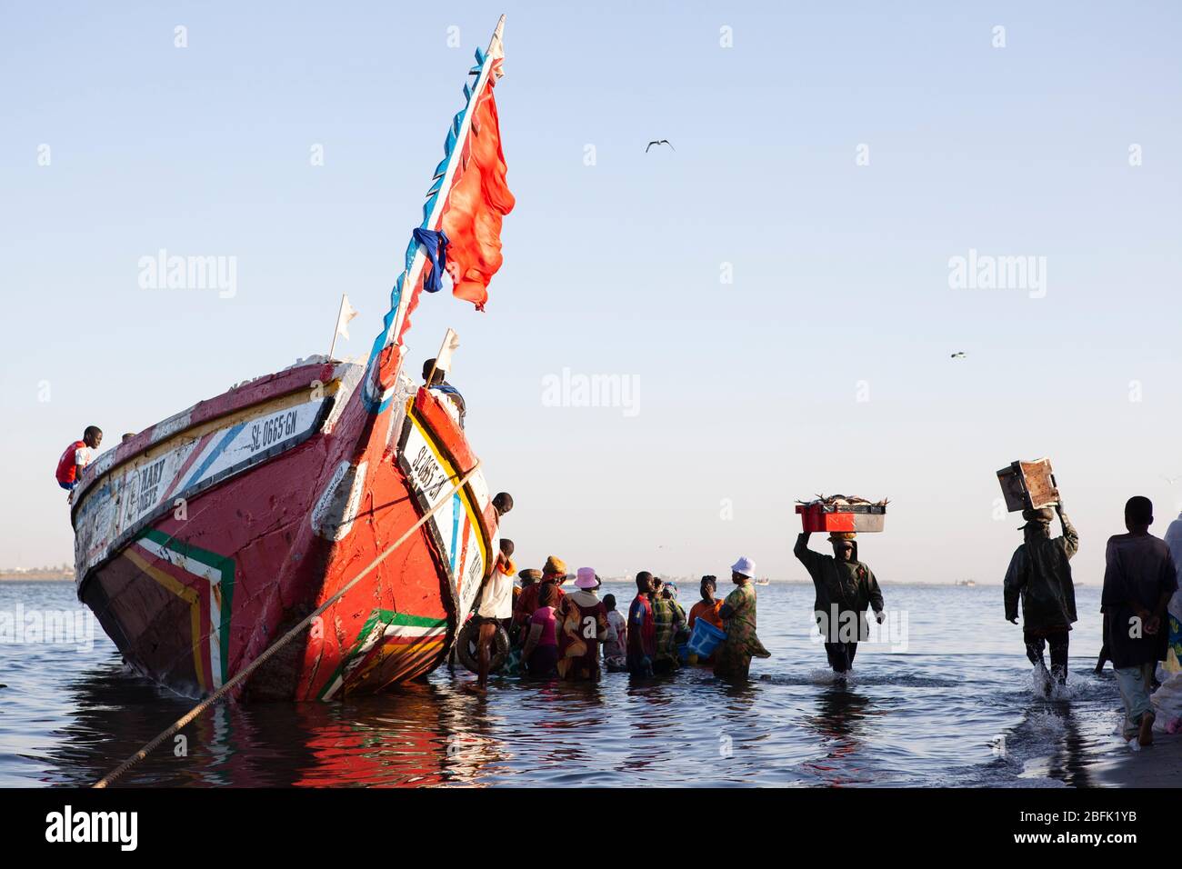 Fish market st louis senegal hi-res stock photography and images - Alamy