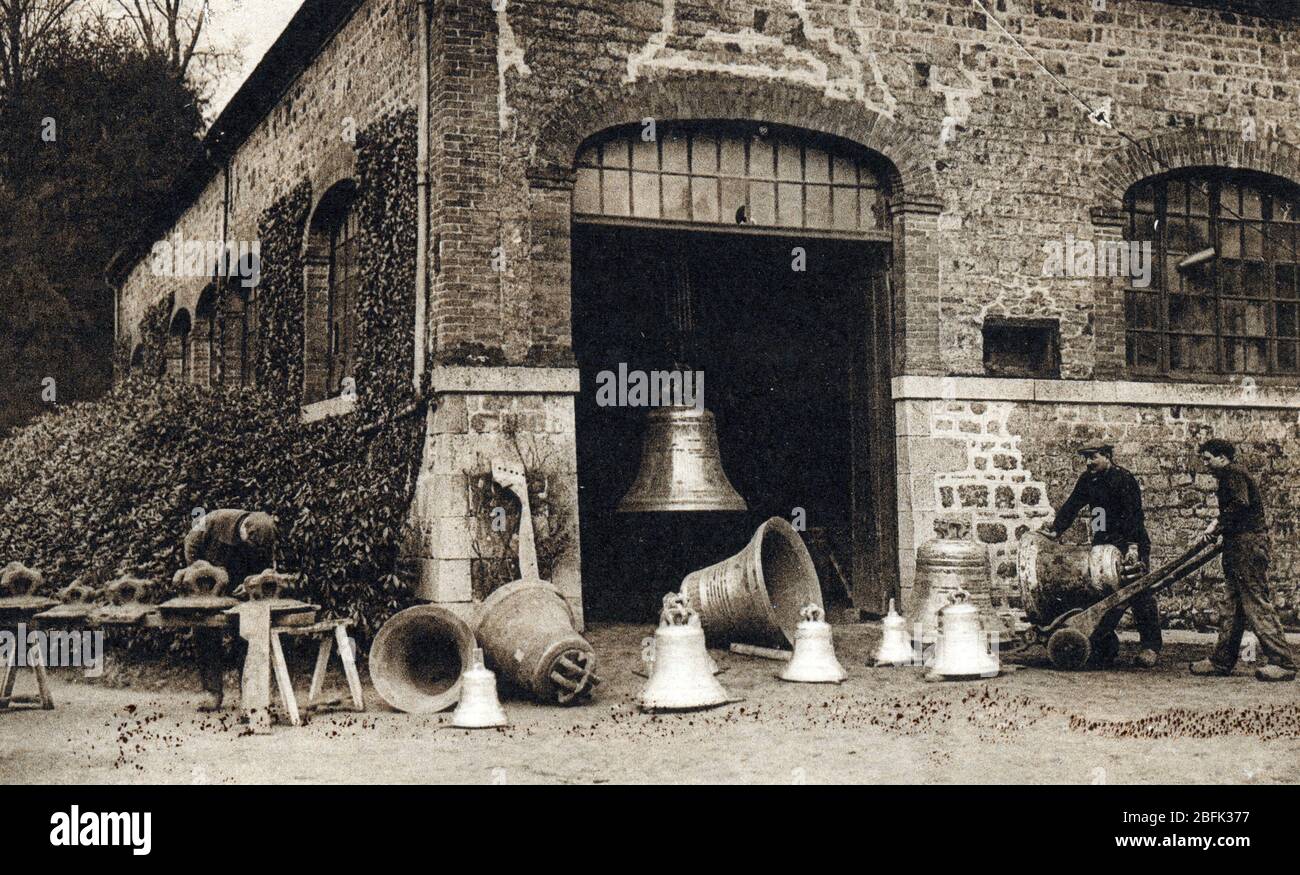 Une fonderie de cloches Cornille-Havard fondee par Paul HAvard a ...