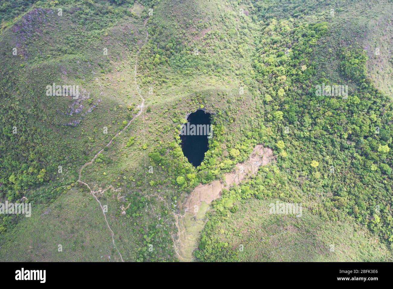 Tiankeng hi-res stock photography and images - Alamy