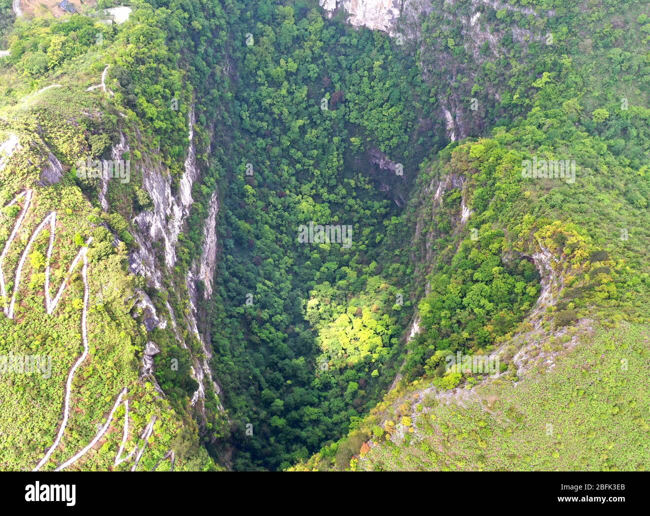 Tiankeng hi-res stock photography and images - Alamy