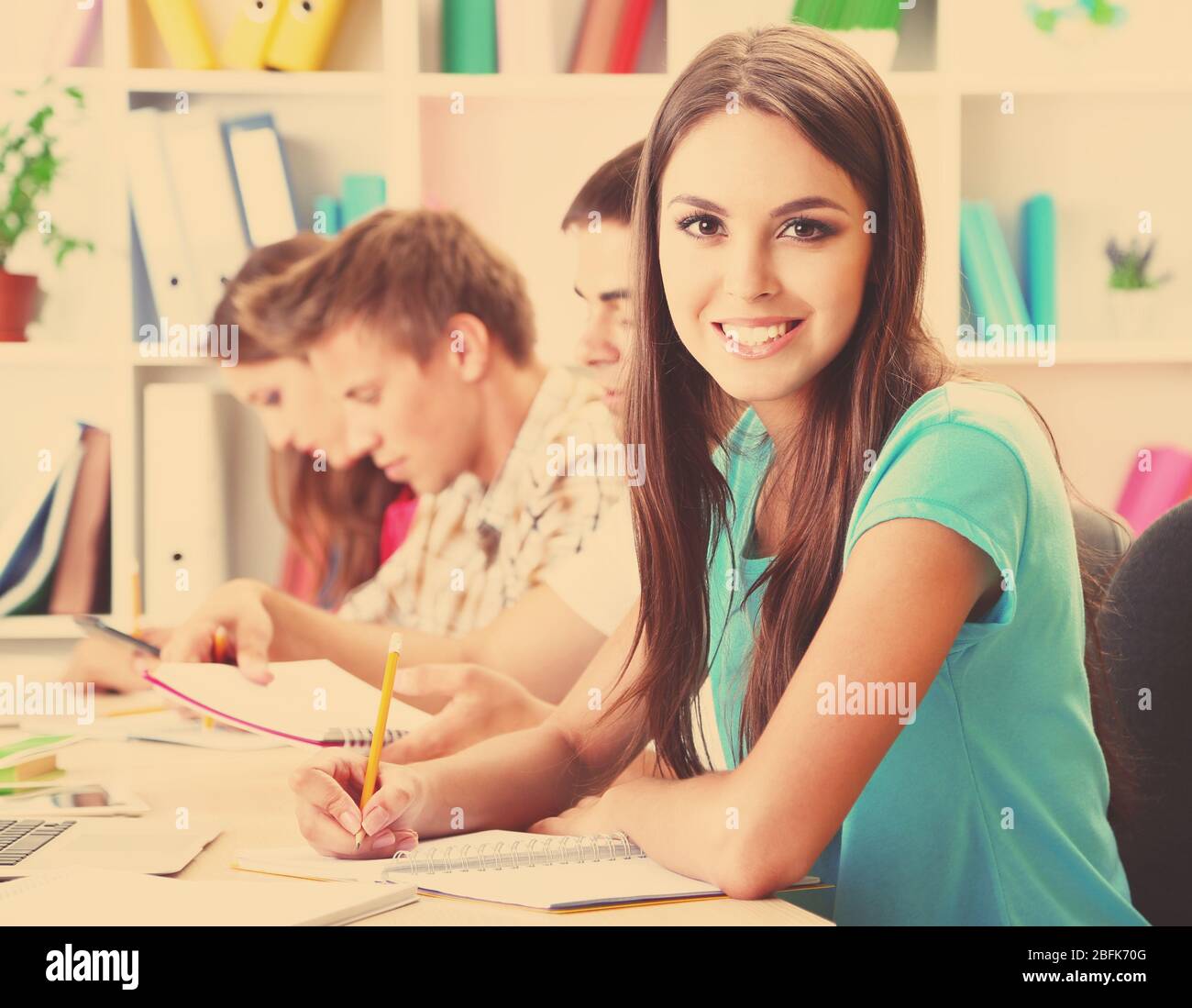 Students working pair classroom hi-res stock photography and images - Alamy