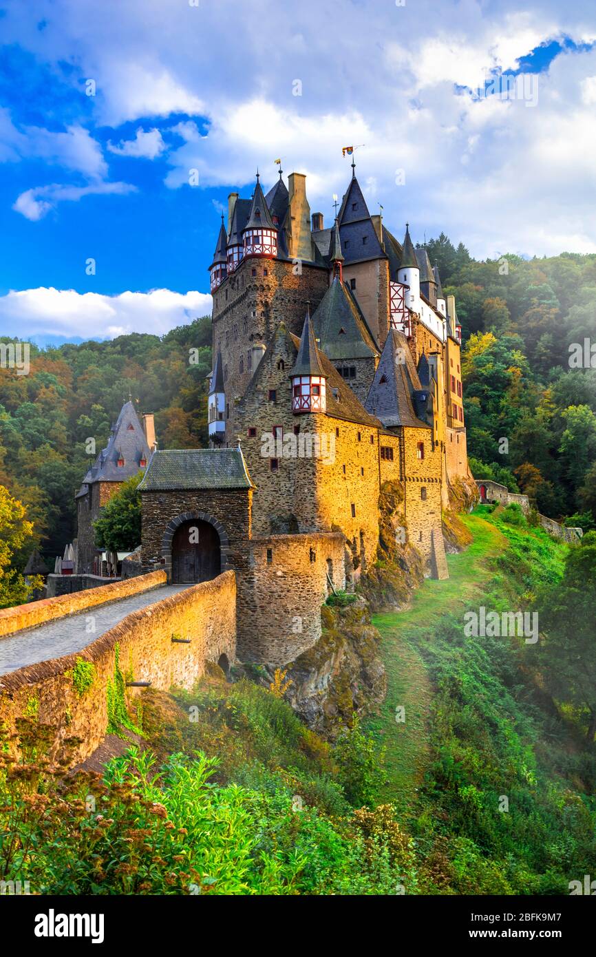Medieval monuments hi-res stock photography and images - Alamy