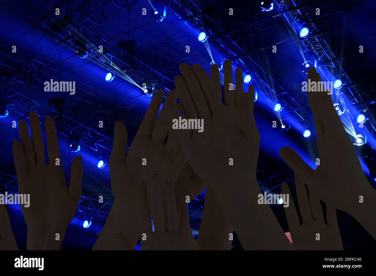 Crowd arms raised clap hi-res stock photography and images - Alamy