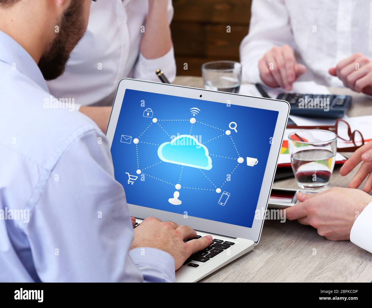 Man working with cloud computing diagram, modern technology concept ...