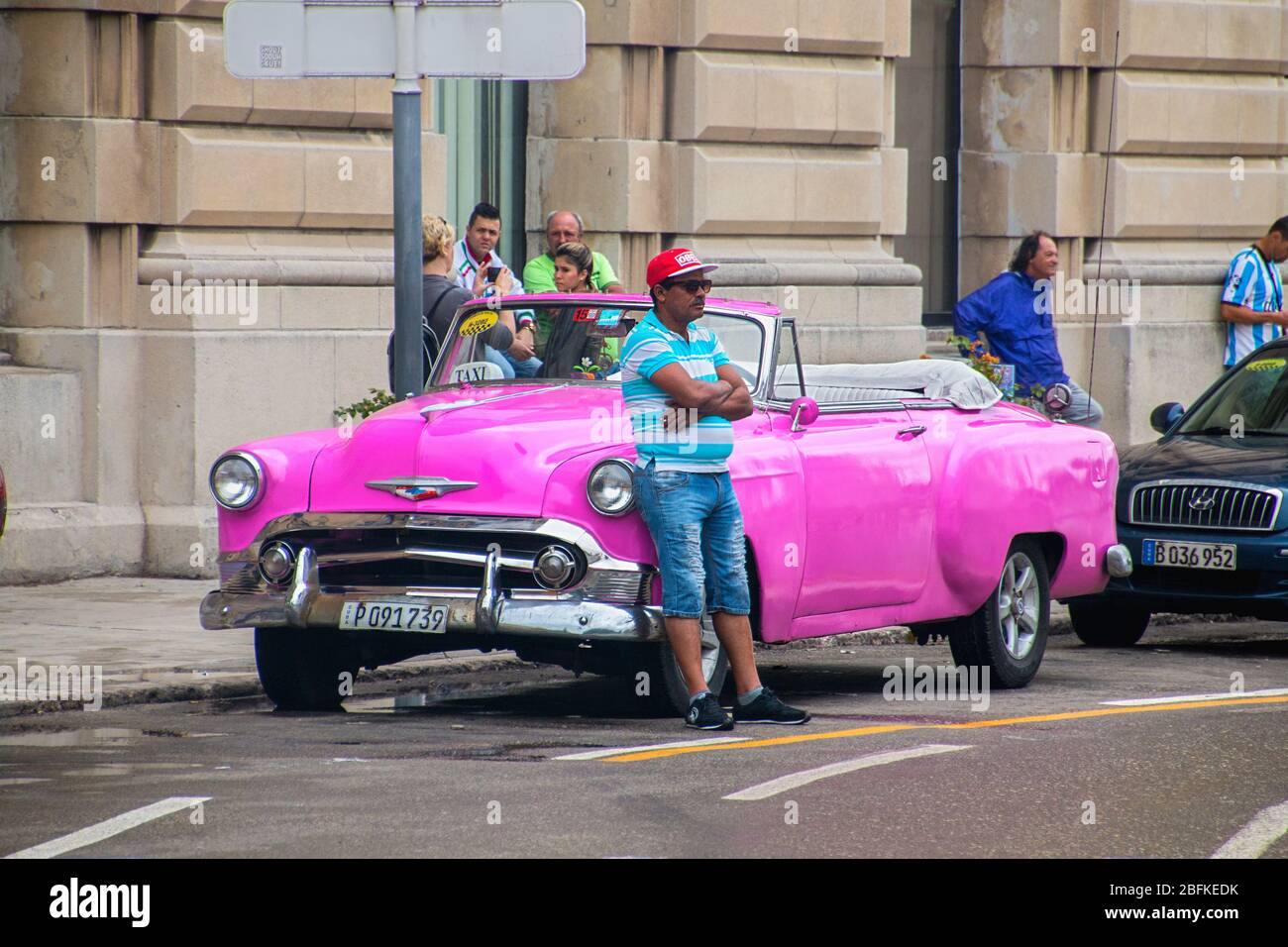 havana street scene,old vintage cars in havana,cuba havana,havana roads ...